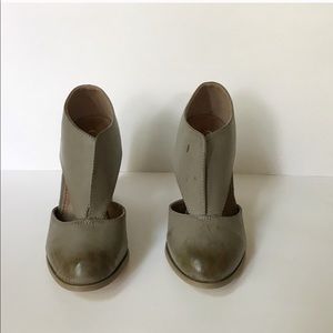 The NEW Boutique | Shoes | Gray Cut Out Shoes | Poshmark